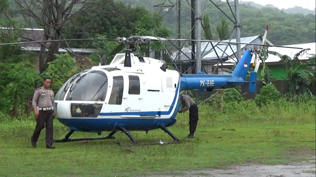 Cuaca Buruk, Helikopter Kalla Group Mendarat Darurat di Lapangan Lumpue Parepare