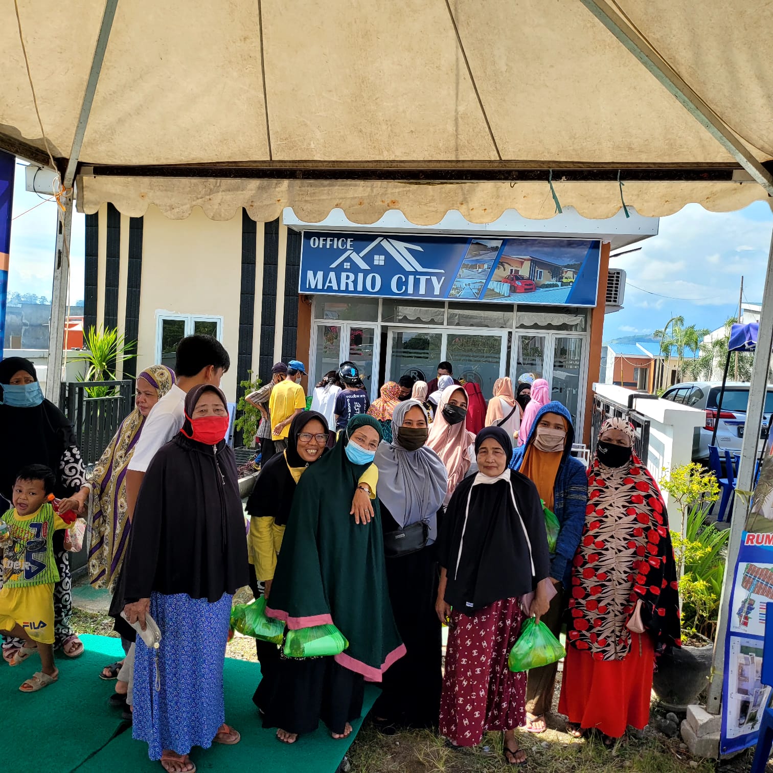 Asy'ari Abdullah Bagikan 600 Liter Minyak Goreng, Bantu Ringankan Beban ...