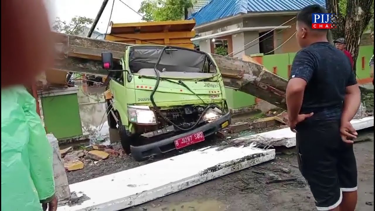 VIDEO : Sopir Truk Pengangkut Sampah di Pinrang Tewas Usai Tabrak Gerbang Beton Kantor DLH