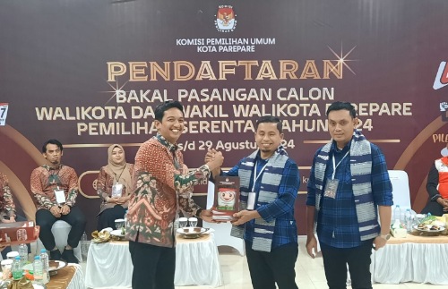 Tasming Hamid-Hermanto Calon Pertama Daftar Calon Wali Kota dan Wakil Wali Kota di KPU Parepare