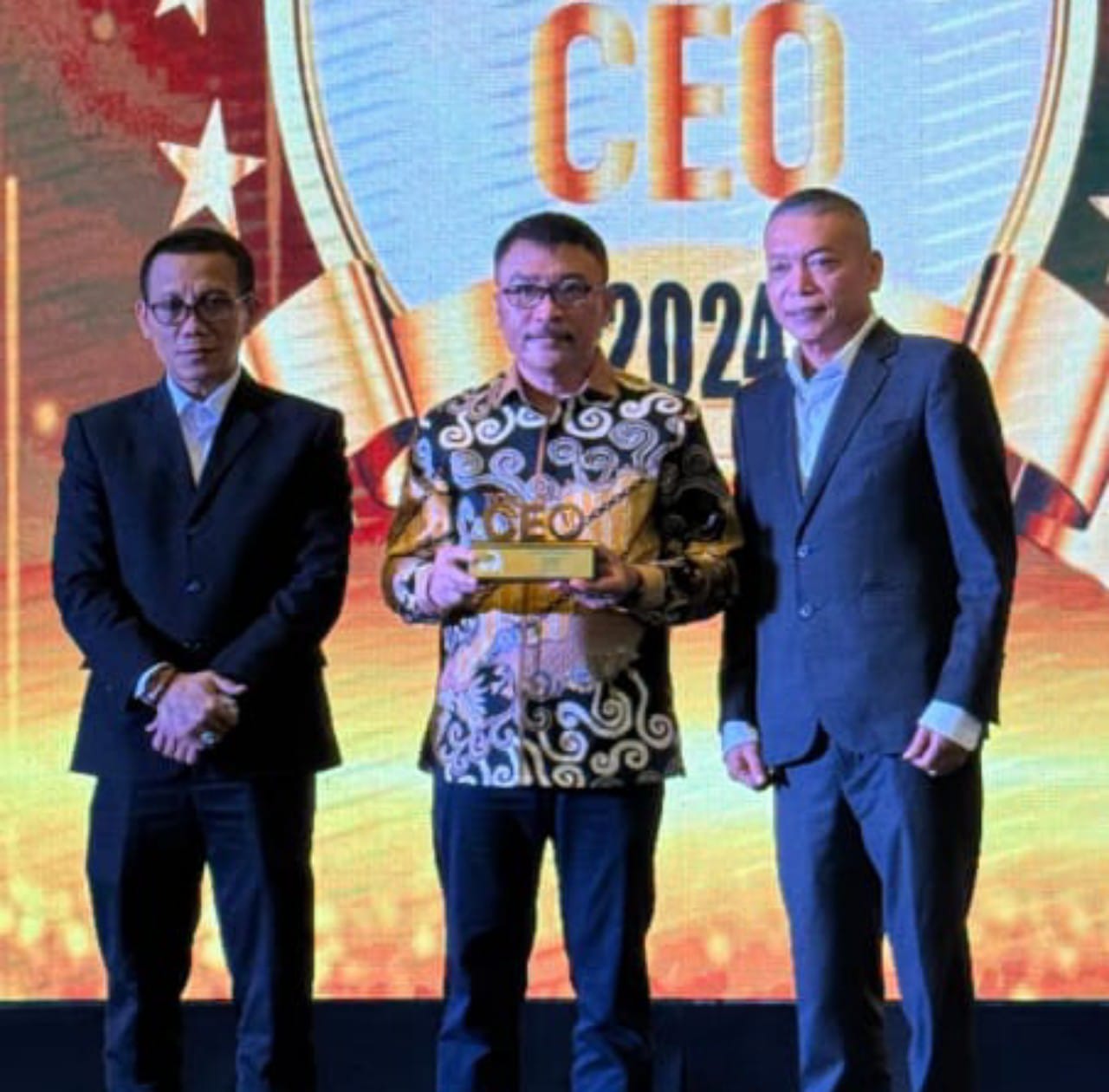 Transformasi Besar di PT Bank Sulselbar, Yulis Suandi Diganjar Top 100 ...
